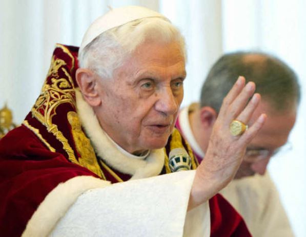 Former Pope Benedict dies at the age of 95, becoming the first Pope to ...
