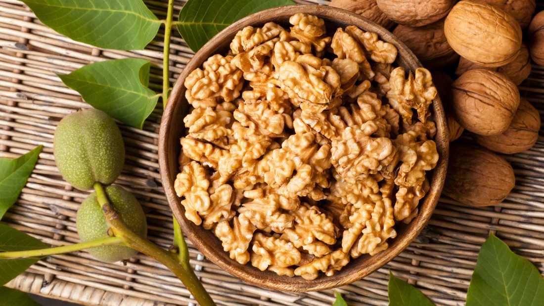 Brain shaped walnut is a treasure of health, know its benefits