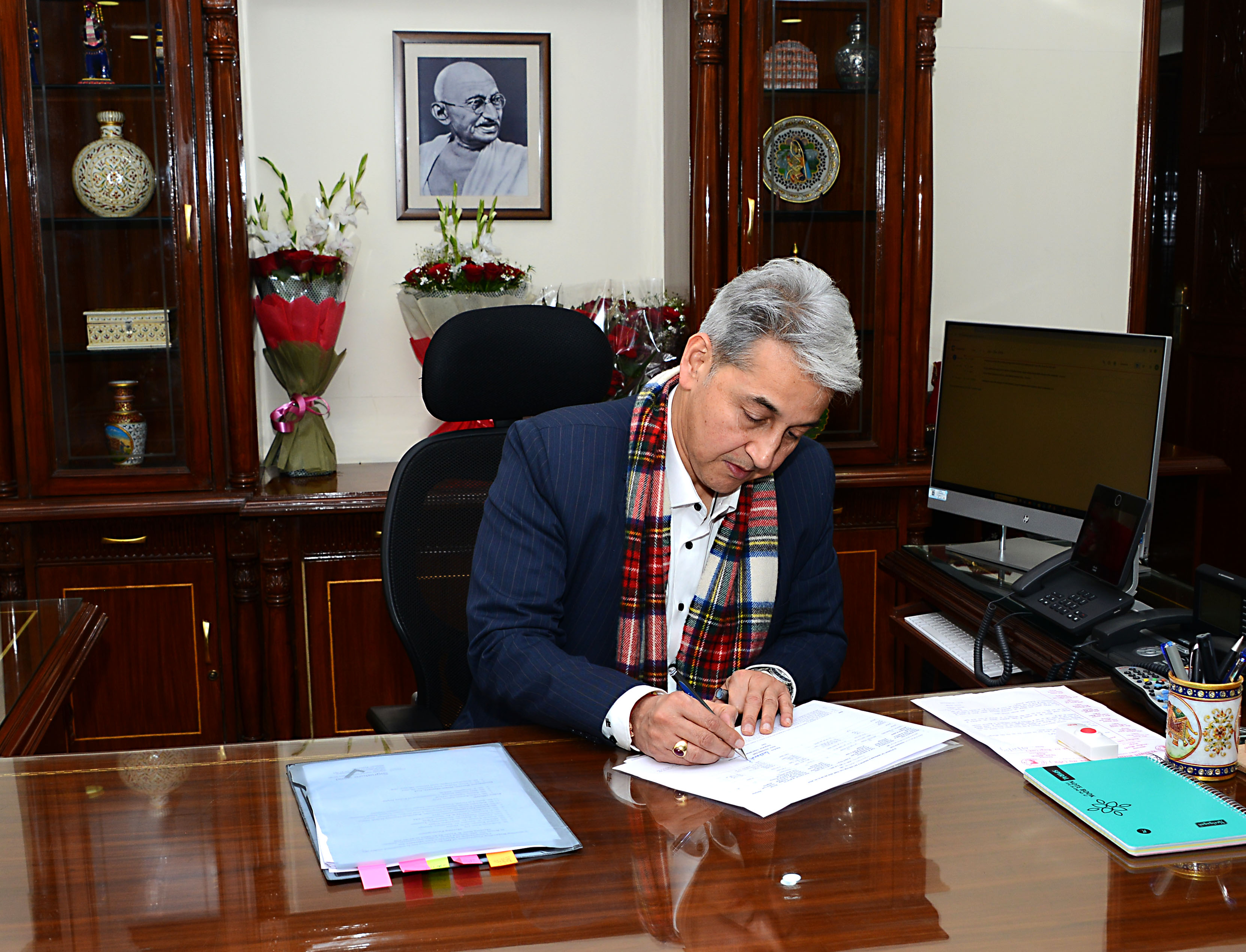 New Chief Secretary of Rajasthan Sudhansh Pant takes charge, celebrates ...